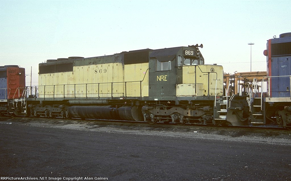 NRE SD40 869